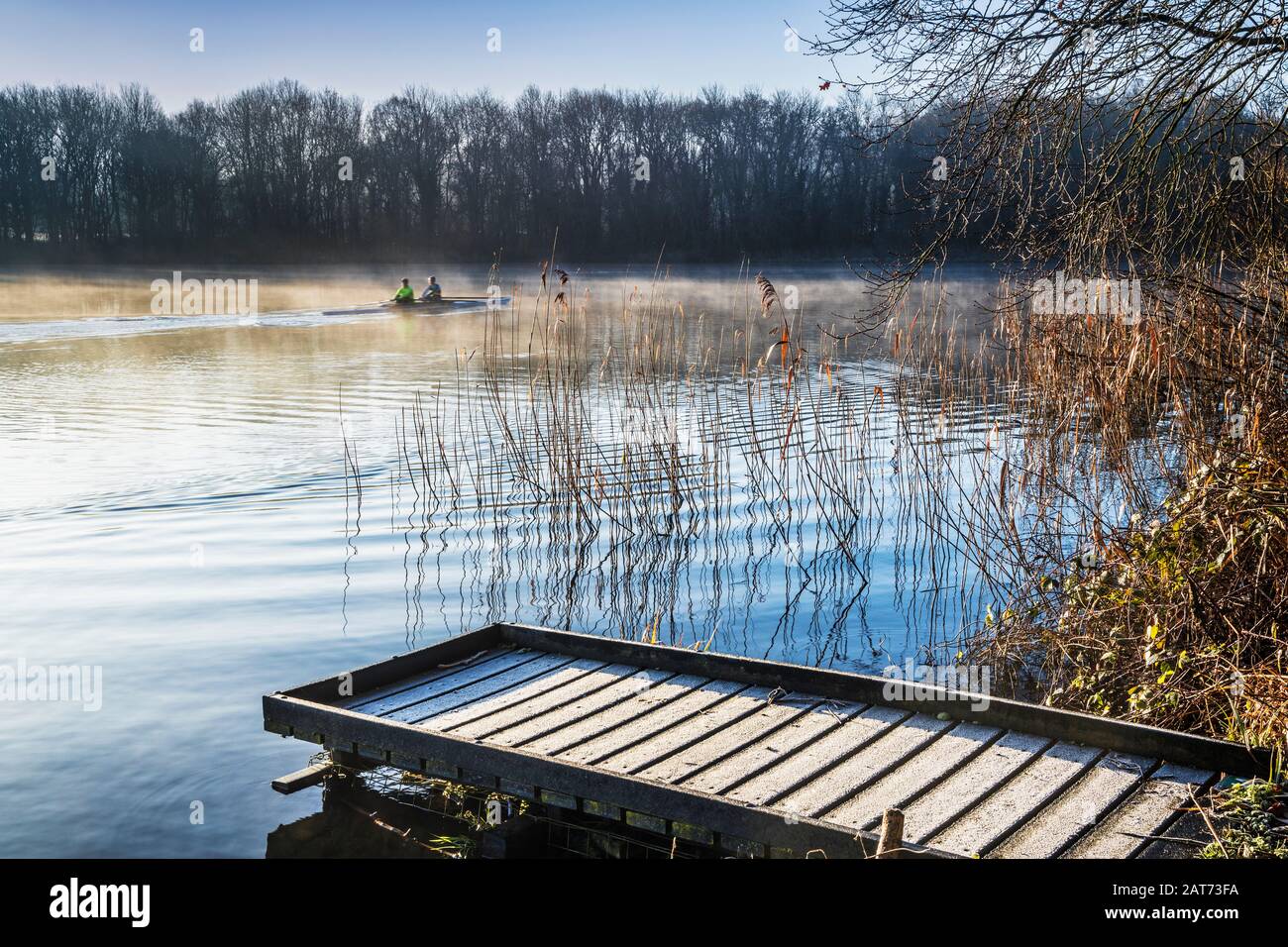 A cold, sunny winter's morning on Coate Water in Swindon Stock Photo ...