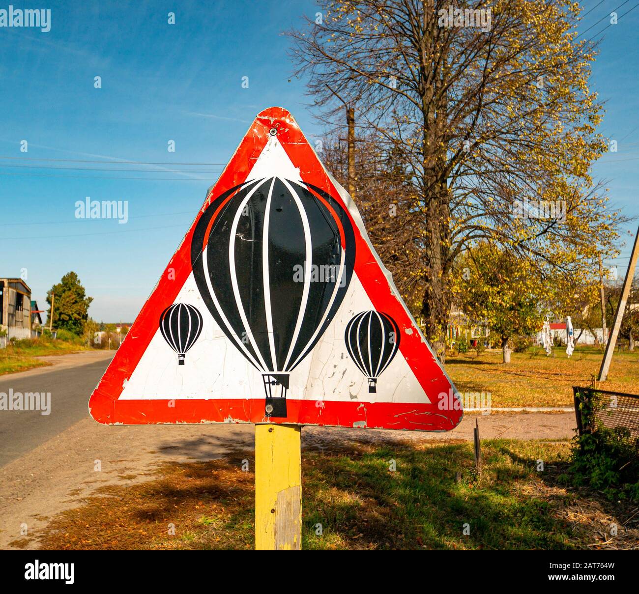 Balloons are flying - warning road sign. Transport Stock Photo - Alamy