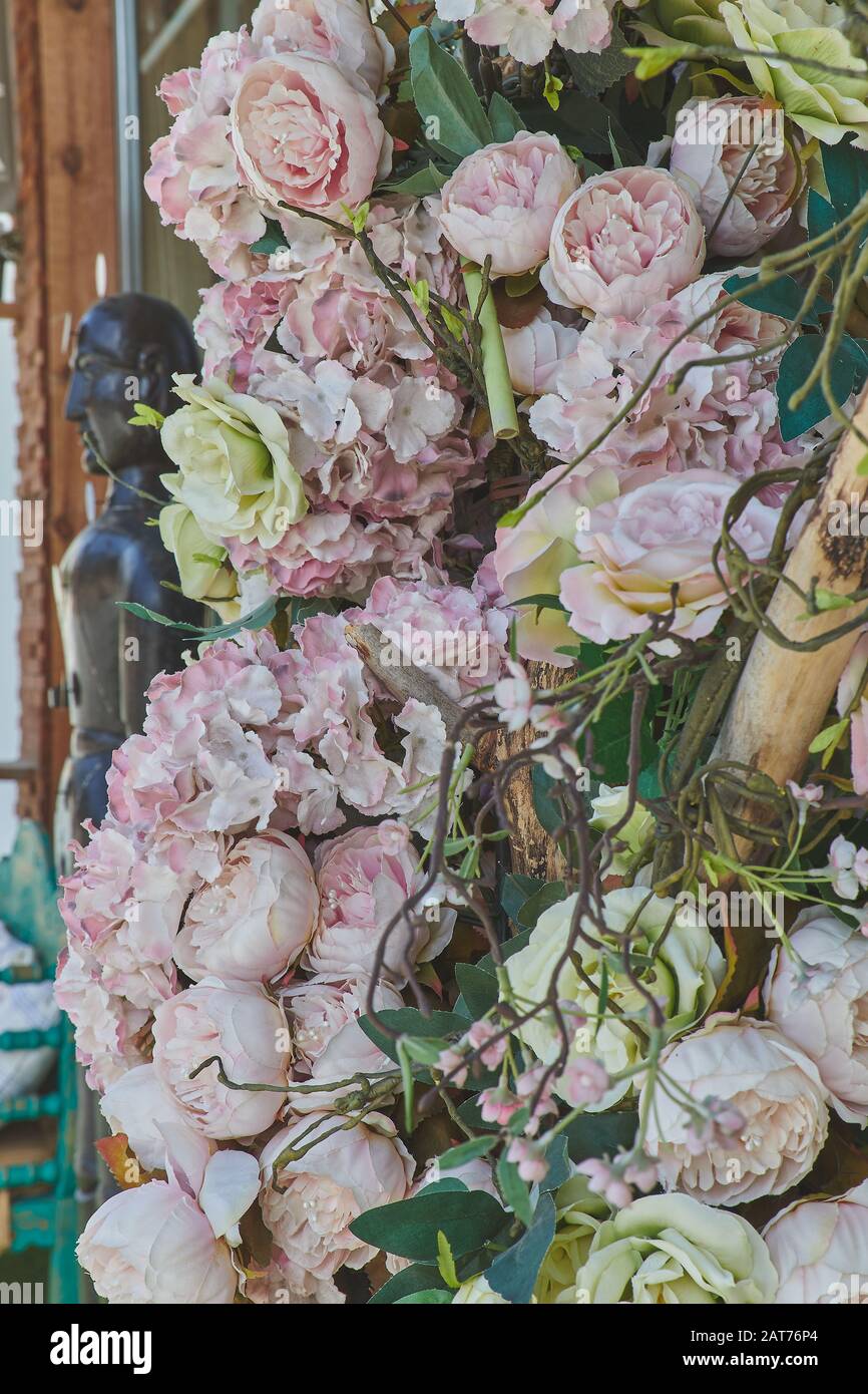 Yellow ton hi-res stock photography and images - Alamy