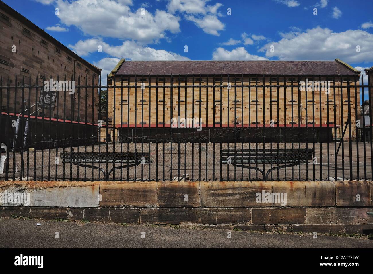 Medium security prison hi-res stock photography and images - Alamy