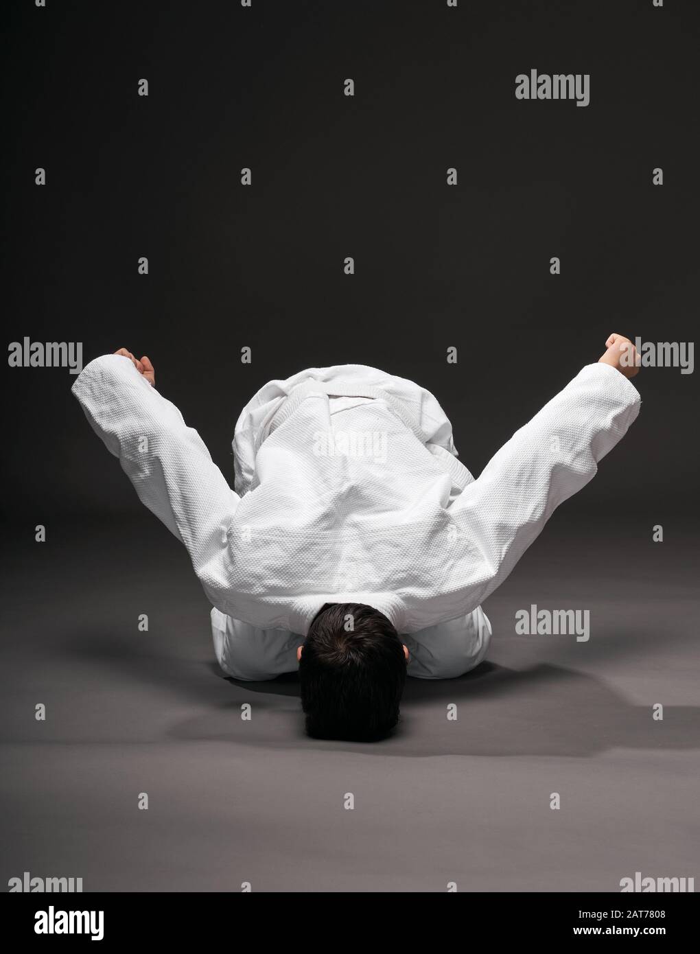 Martial arts bow hi-res stock photography and images - Alamy