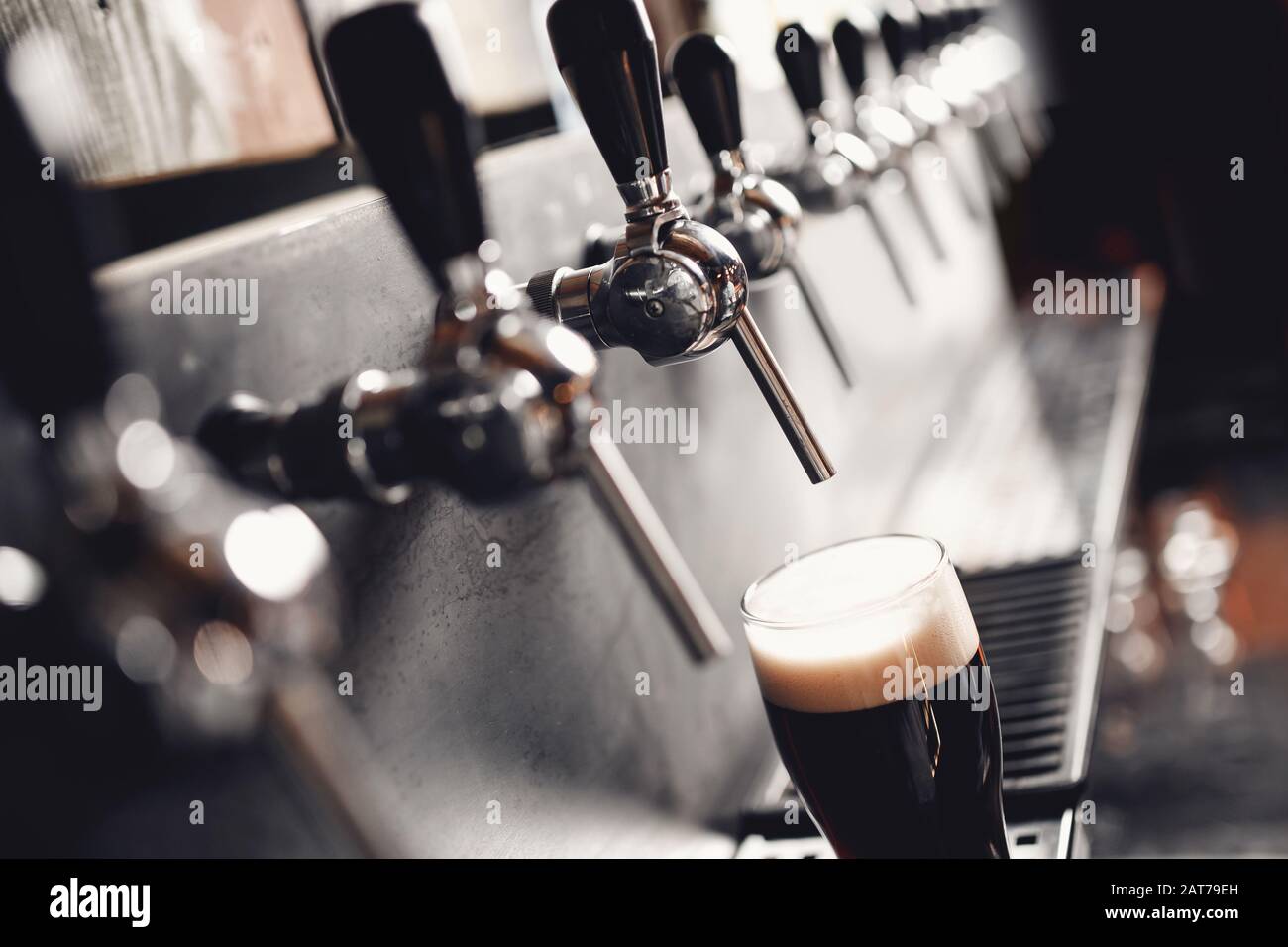 Light Draft cold beer pour in glass from crane in pub Stock Photo - Alamy