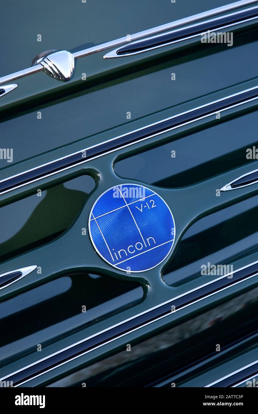 Lincoln badge on a 1935 Lincoln V12 Le Baron Coupe Stock Photo - Alamy