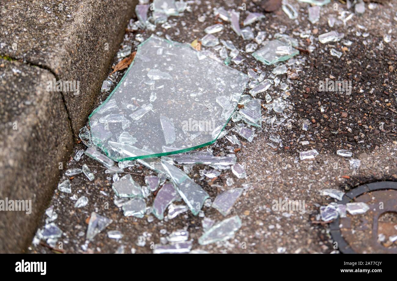 Glass splinters hi-res stock photography and images - Alamy