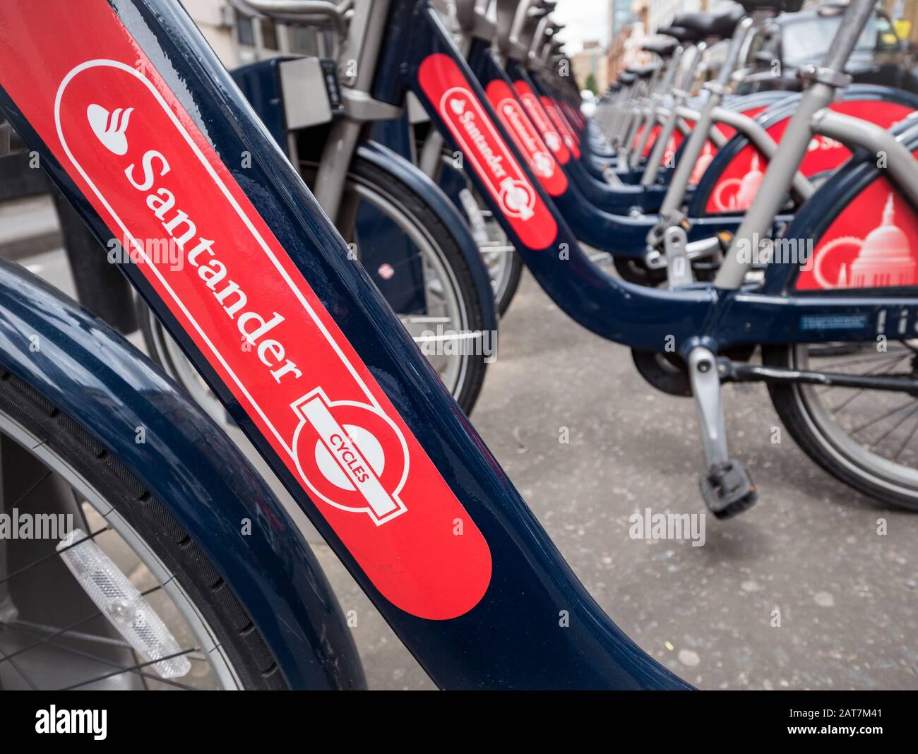 Santander cycles hi-res stock photography and images - Alamy