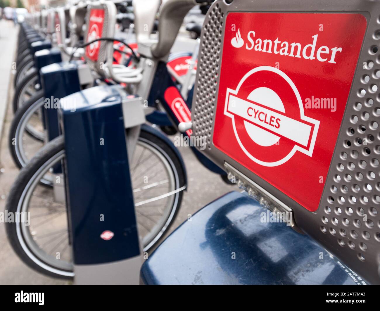 Santander cycles hi-res stock photography and images - Alamy