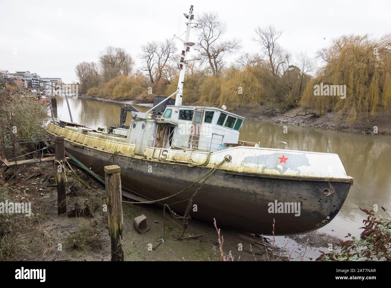 Riverside property near thames hi-res stock photography and images - Alamy