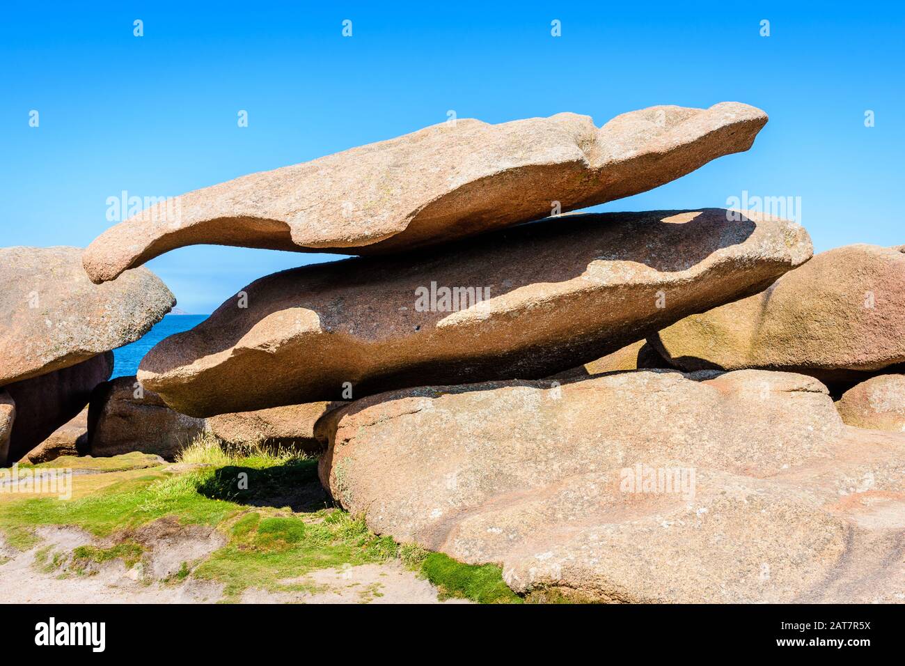 The famous balanced granite boulder named "The Painter's Palette" by a ...