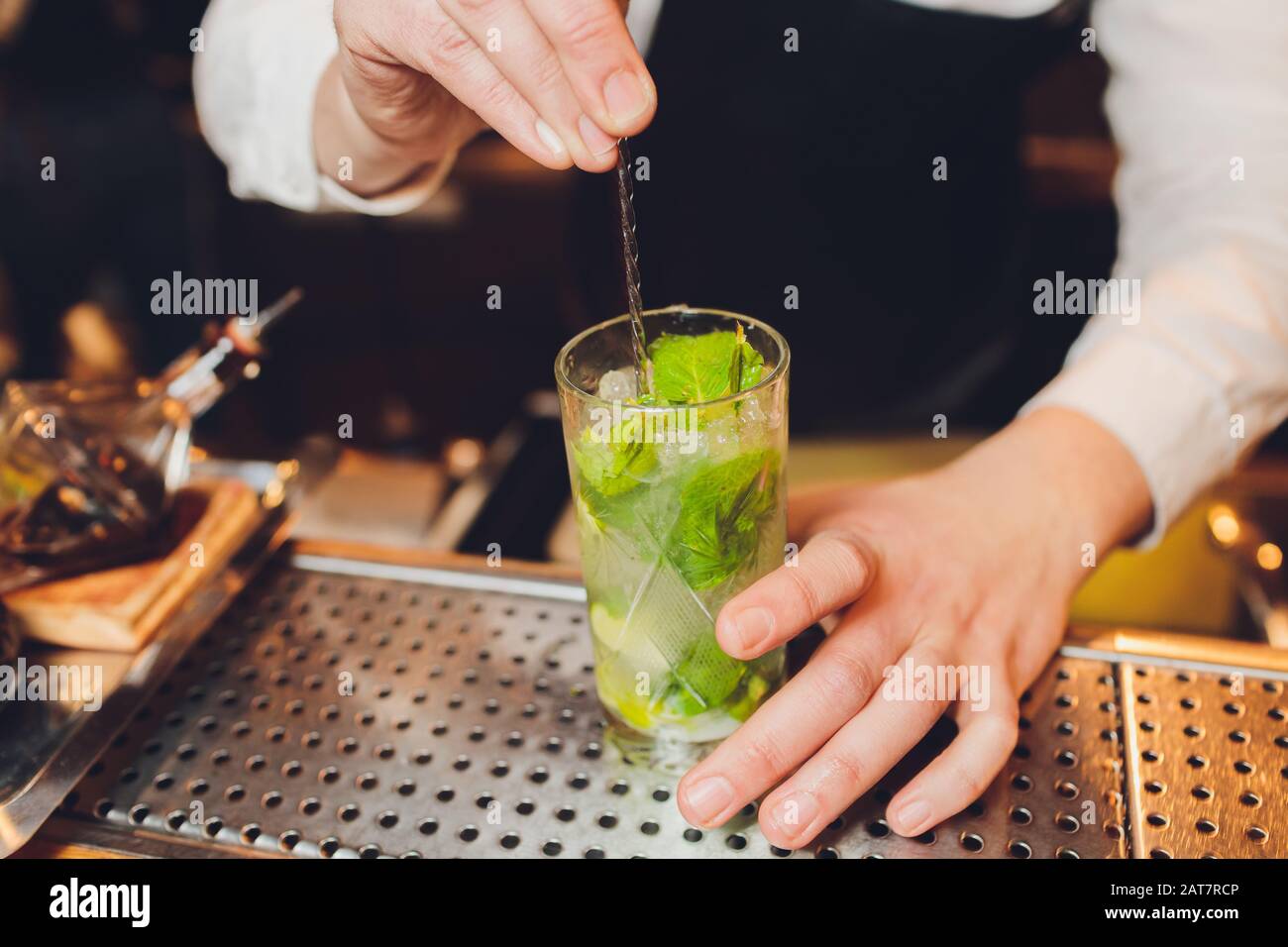 Barman makes a cocktail on the bar in the restaurant Stock Photo - Alamy
