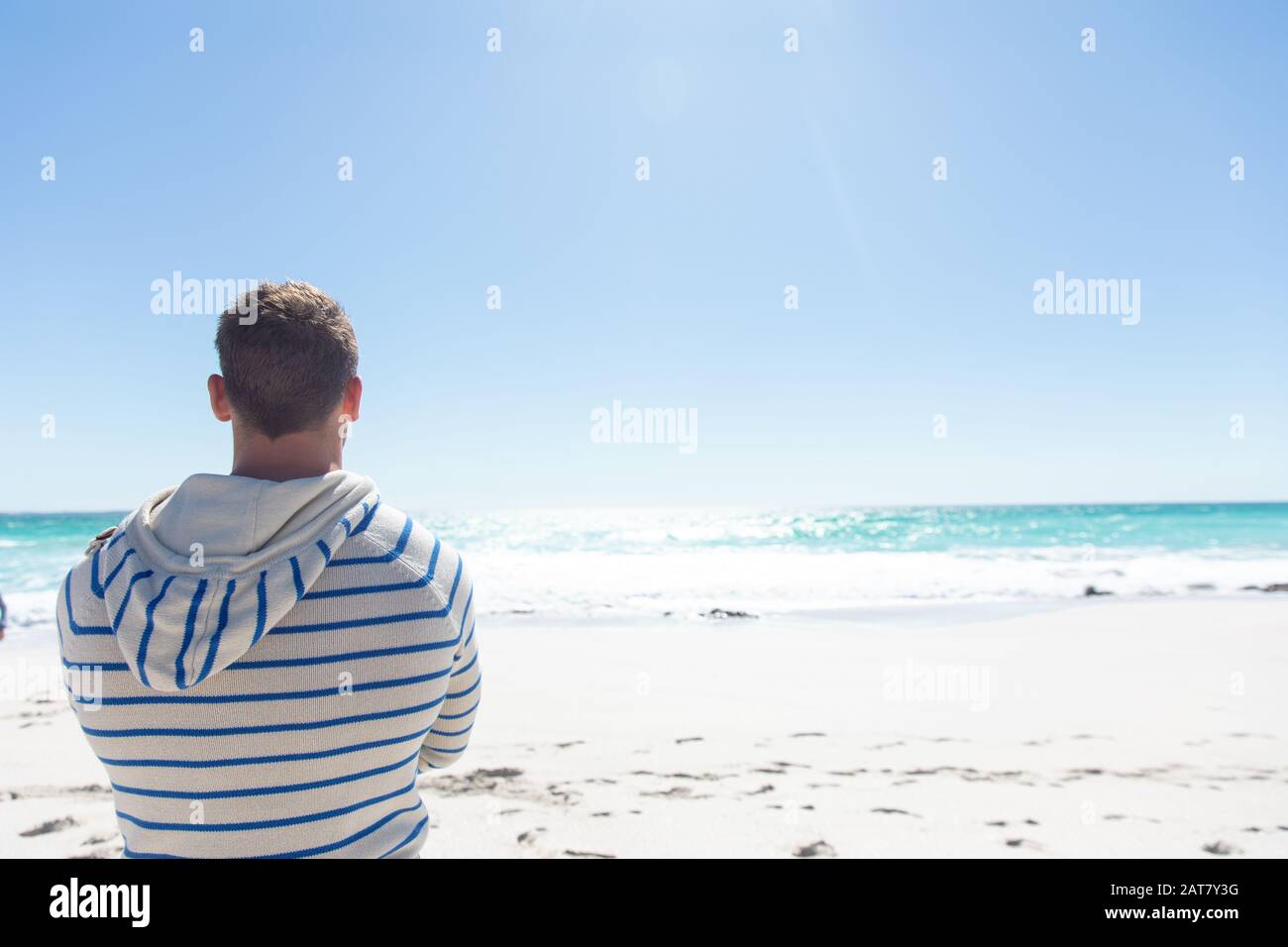 Looking beach hi-res stock photography and images - Alamy