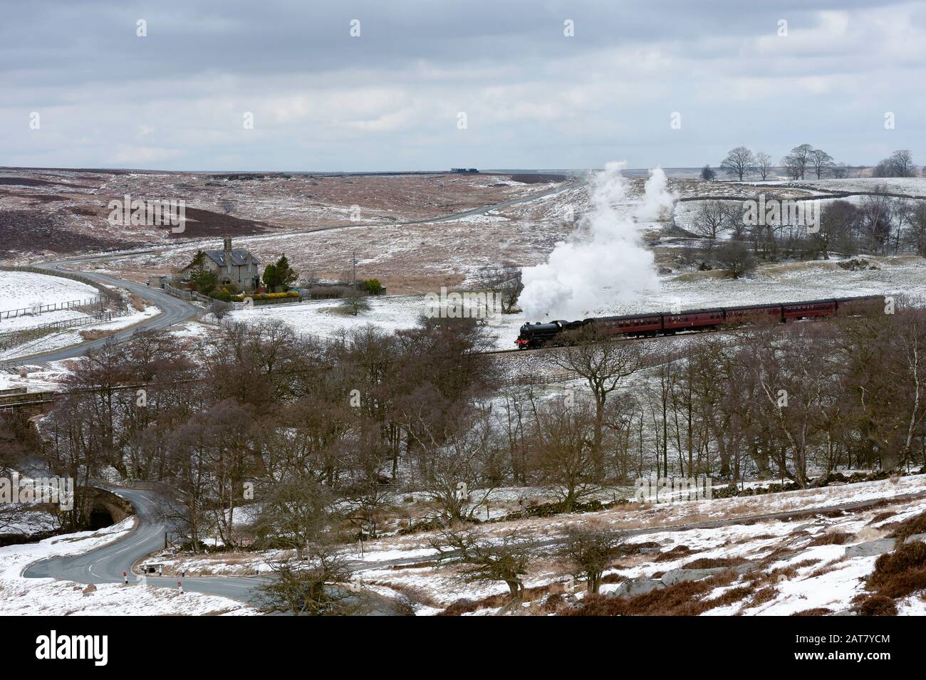 North yorkshire moors railway snow hi-res stock photography and images ...