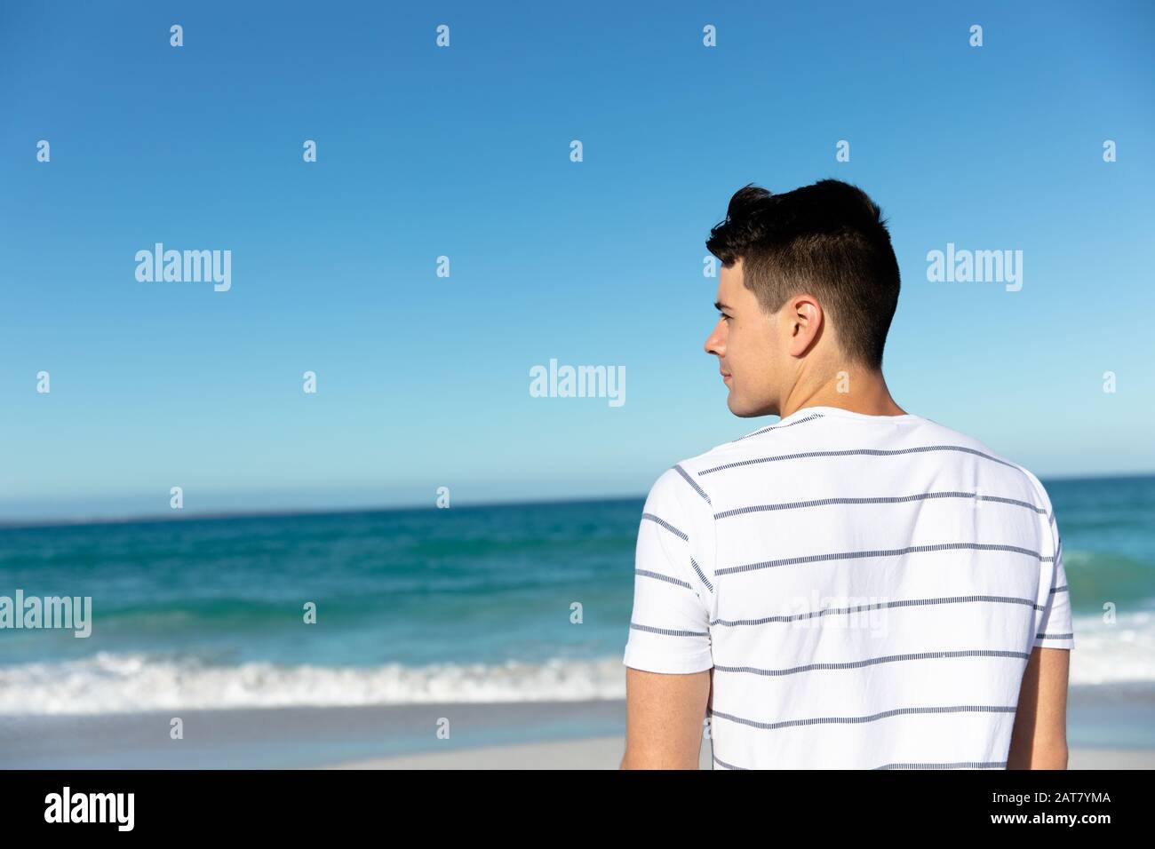 Man looking the waves hi-res stock photography and images - Alamy