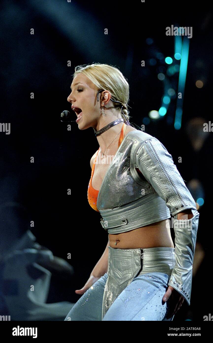 Britney spears 2001 tour hi-res stock photography and images - Alamy