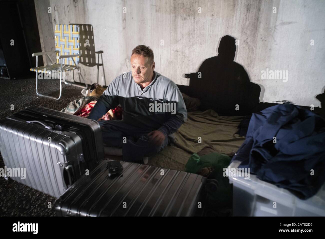 Homeless man living under a bridge hi-res stock photography and images ...