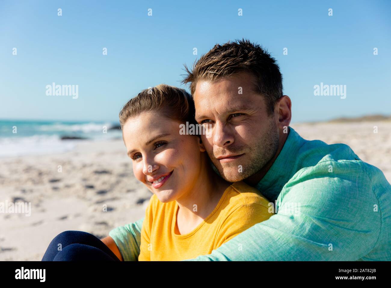 Couple hugging at the beach Stock Photo - Alamy