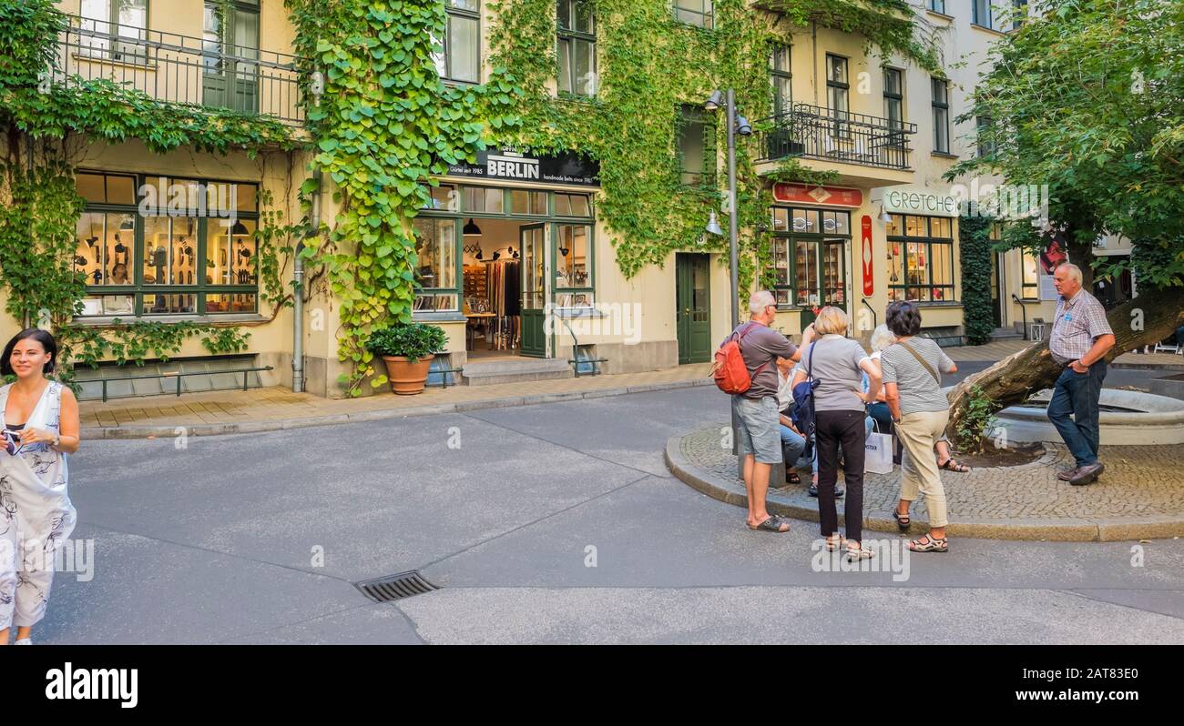 visitors at hackesche hoefe Stock Photo - Alamy