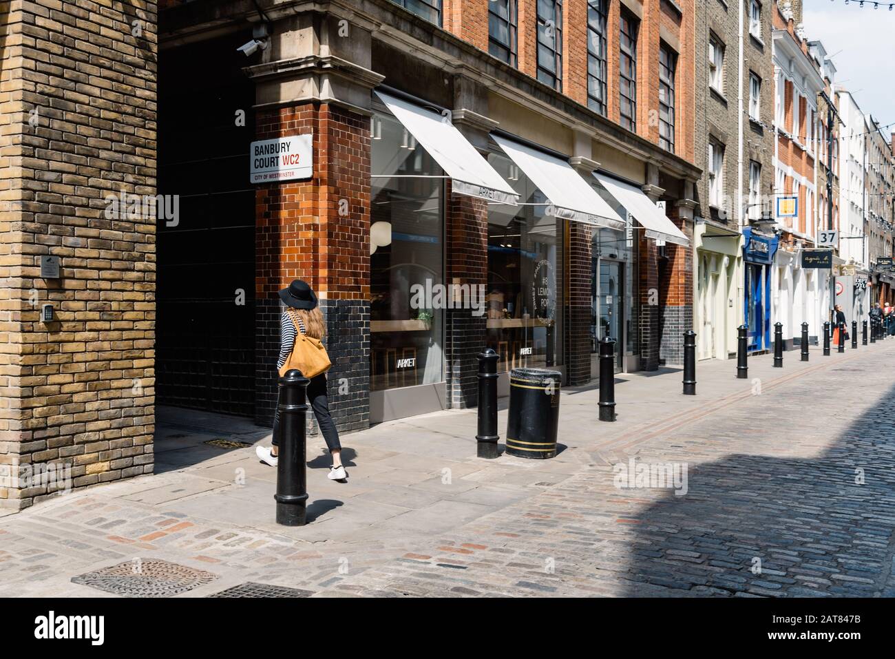 Luxury shopping street london hi-res stock photography and images - Alamy