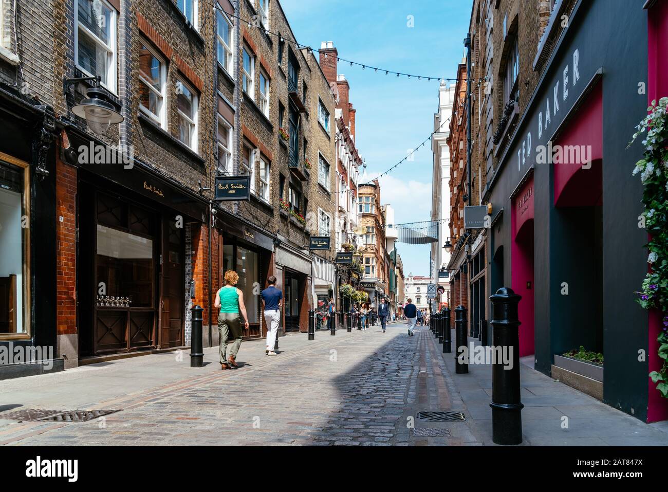 Luxury shopping street london hi-res stock photography and images - Alamy