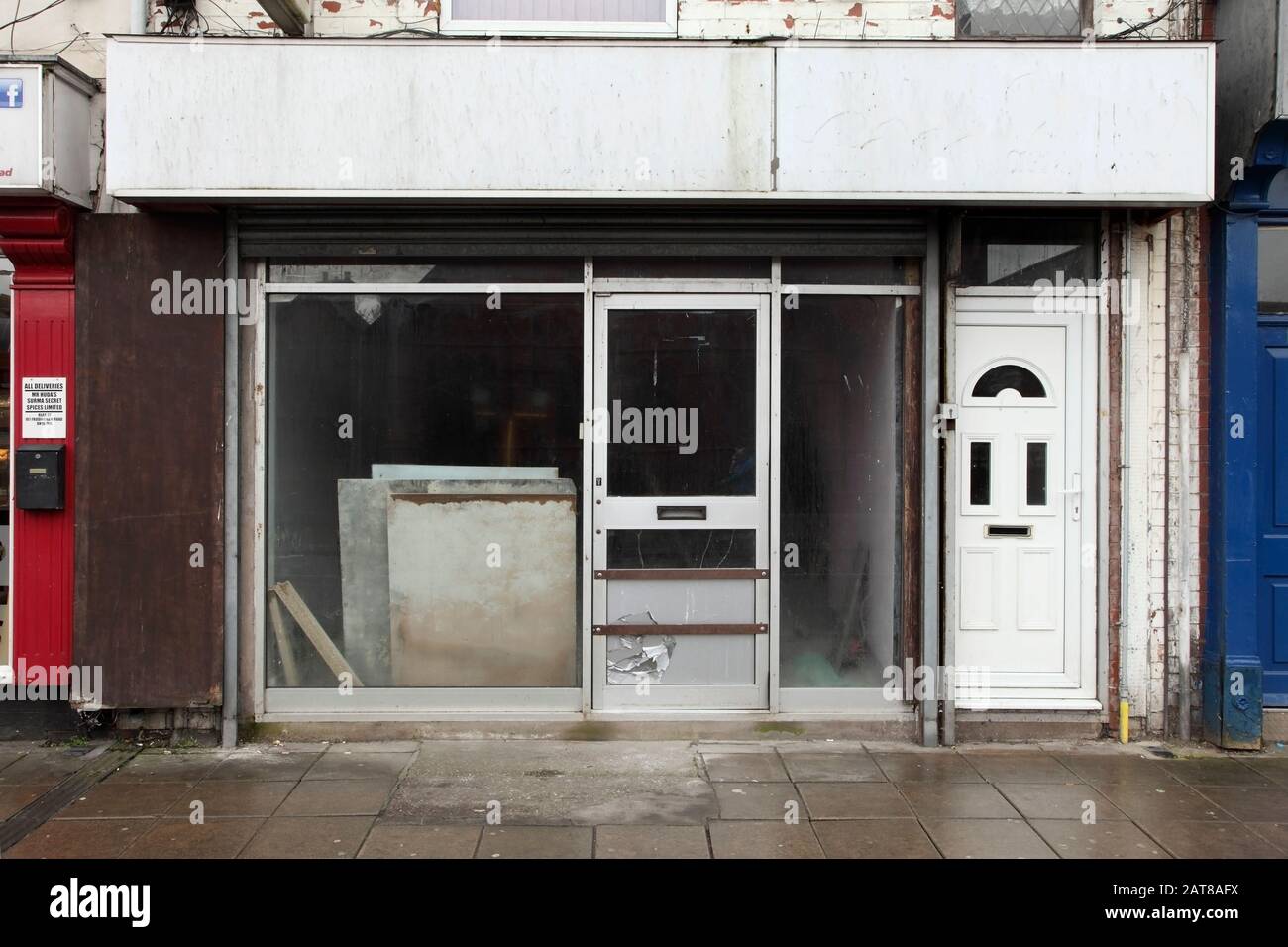 Closed and abandoned shop, Scunthorpe, UK Stock Photo - Alamy