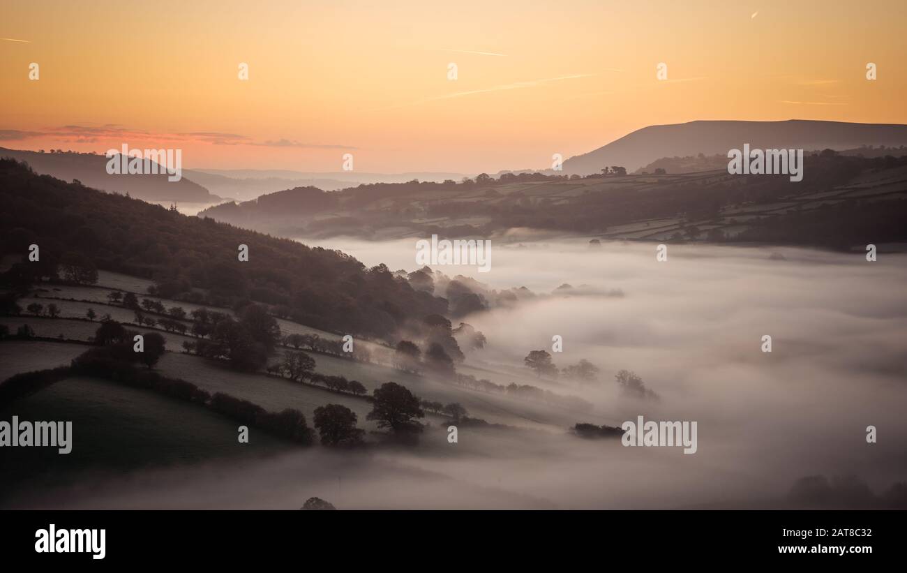 Cloud inversion wales hi-res stock photography and images - Alamy