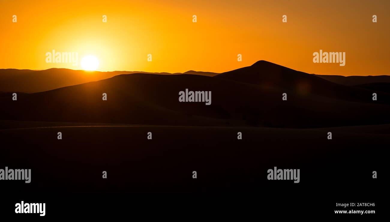 Sahara desert sand dunes sunset hi-res stock photography and images - Alamy