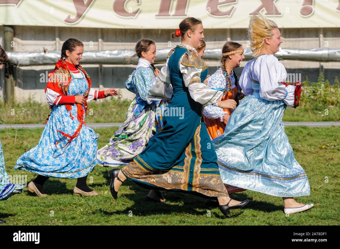 Russian girl traditional dress hi-res stock photography and images - Alamy