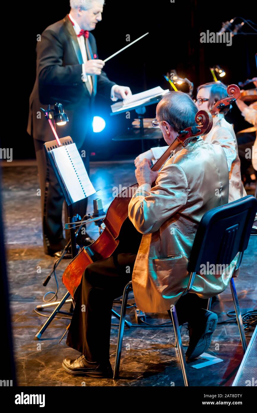 Orchestra pit trumpet hi-res stock photography and images - Alamy
