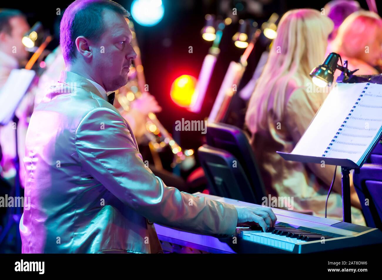 Instruments orchestra hi-res stock photography and images - Alamy