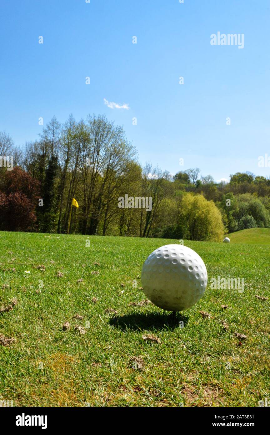 Sport golf ball recreation course hi-res stock photography and images ...