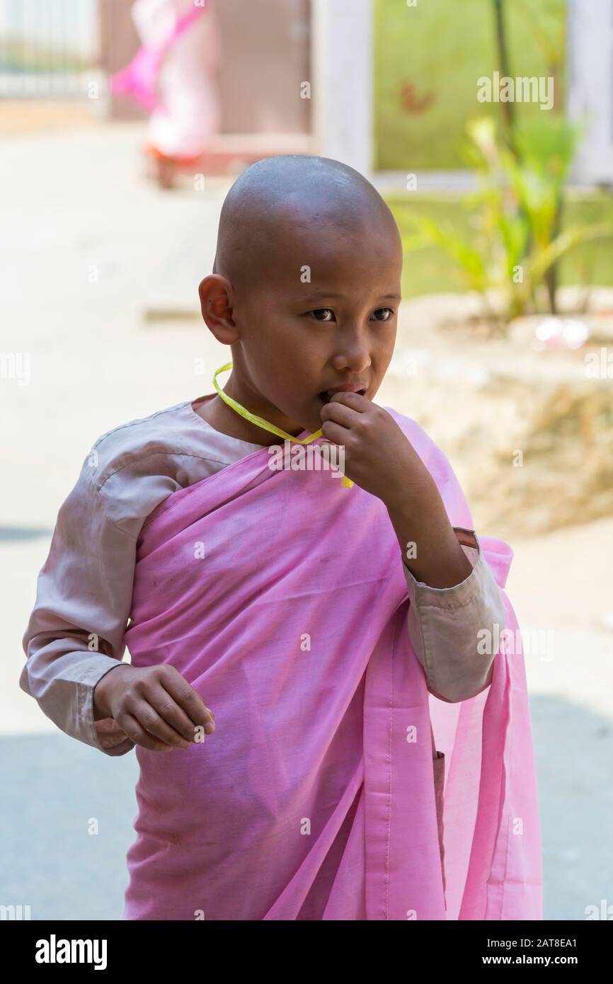 Myanmar school girl hi-res stock photography and images - Alamy
