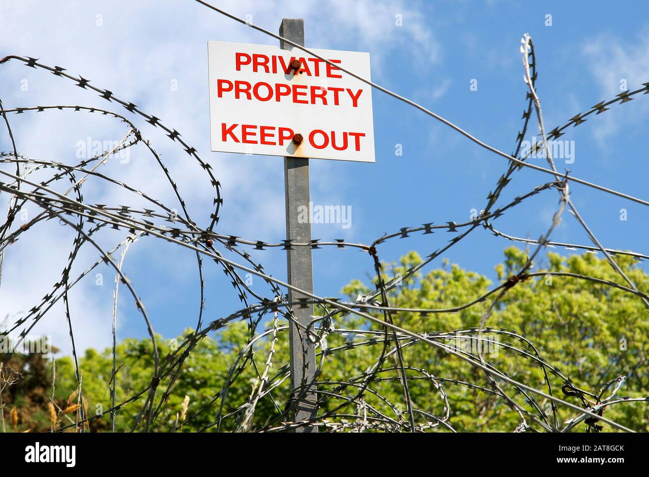 Razor wire sign regulations hi-res stock photography and images - Alamy