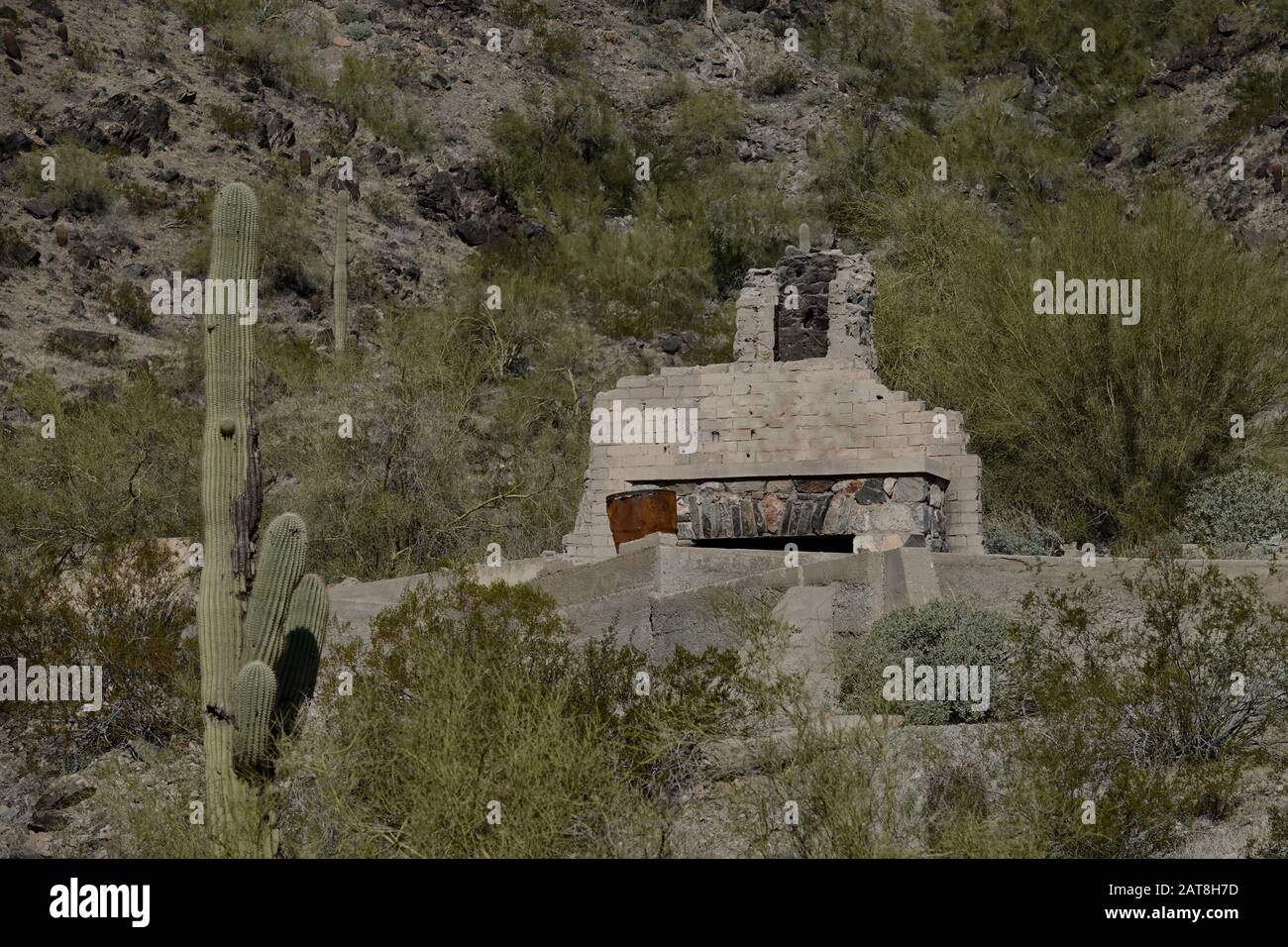 Arizona desert ruins hi-res stock photography and images - Alamy