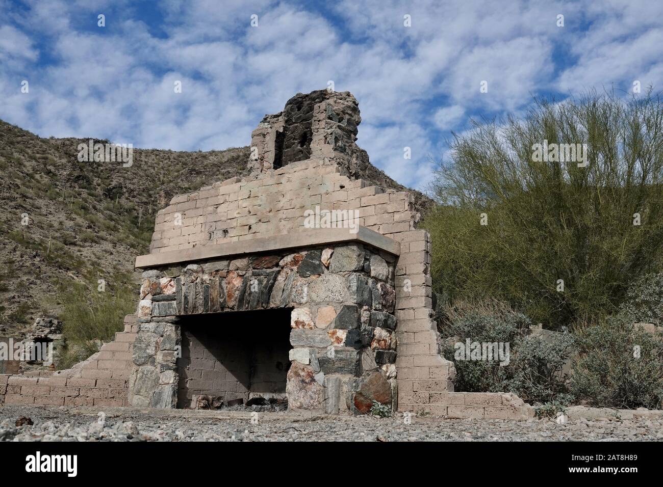 The Abandoned Lost Ranch ruins in the Arizona desert Stock Photo - Alamy