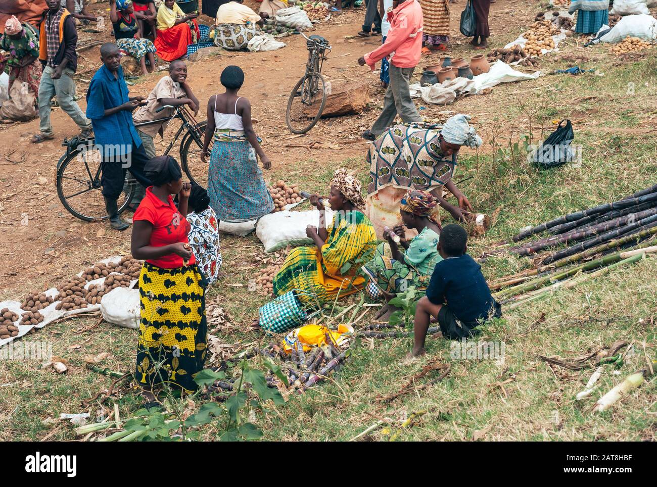 Black women africa traditional hi-res stock photography and images - Alamy