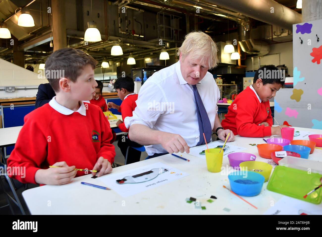 Primary school children uk back hi-res stock photography and images - Alamy