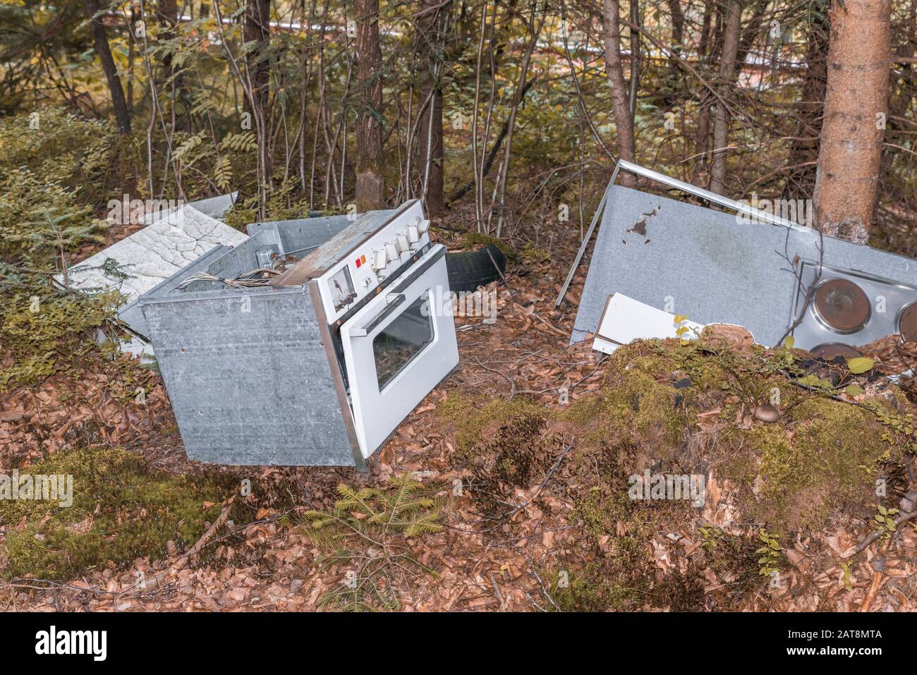 Discarded sink hi-res stock photography and images - Alamy