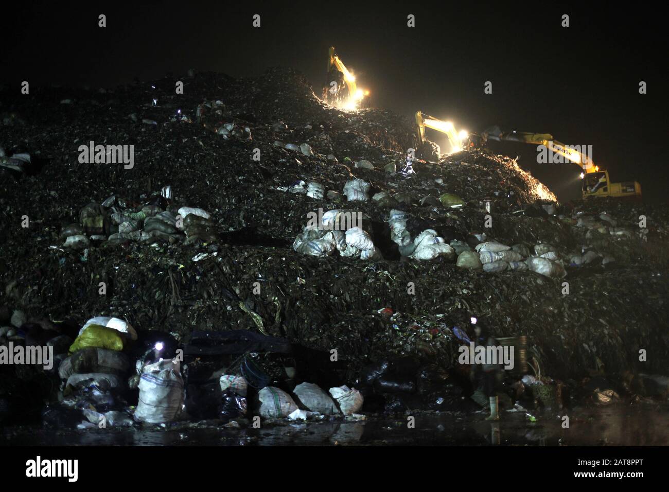 March 23, 2017, Jakarta, jakarta, Indonesia: Huge pile of garbage of 30 ...