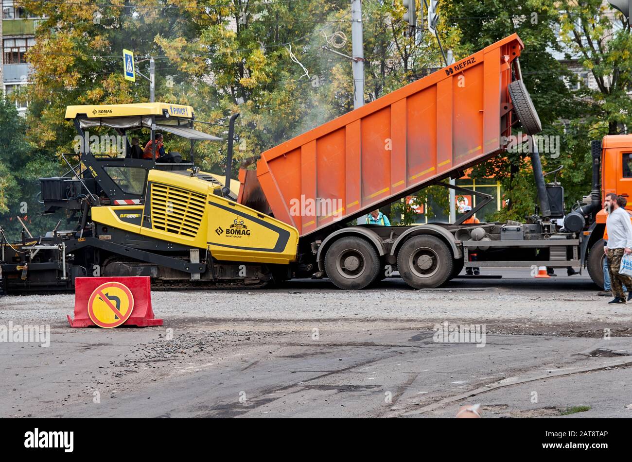 Dump truck asphalt paver road hi-res stock photography and images - Alamy
