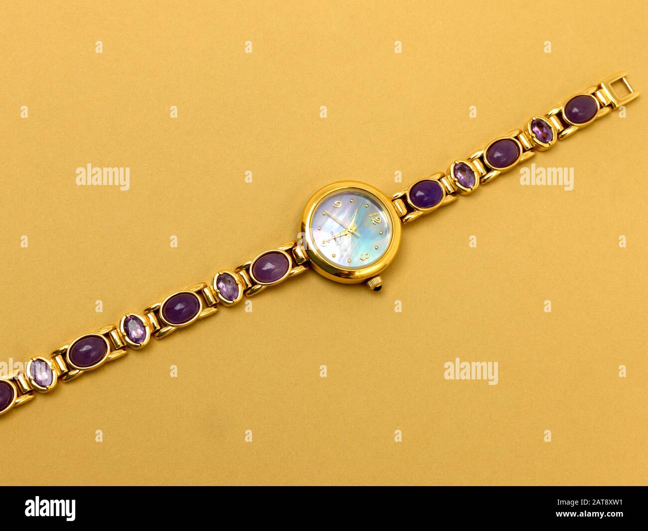 Semi analogue hi-res stock photography and images - Alamy