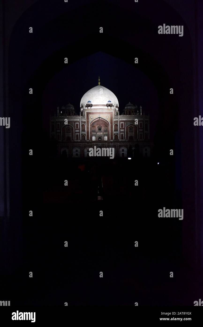 Delhi, India. 31st Jan, 2020. A late night view of the Humayun Tomb in ...