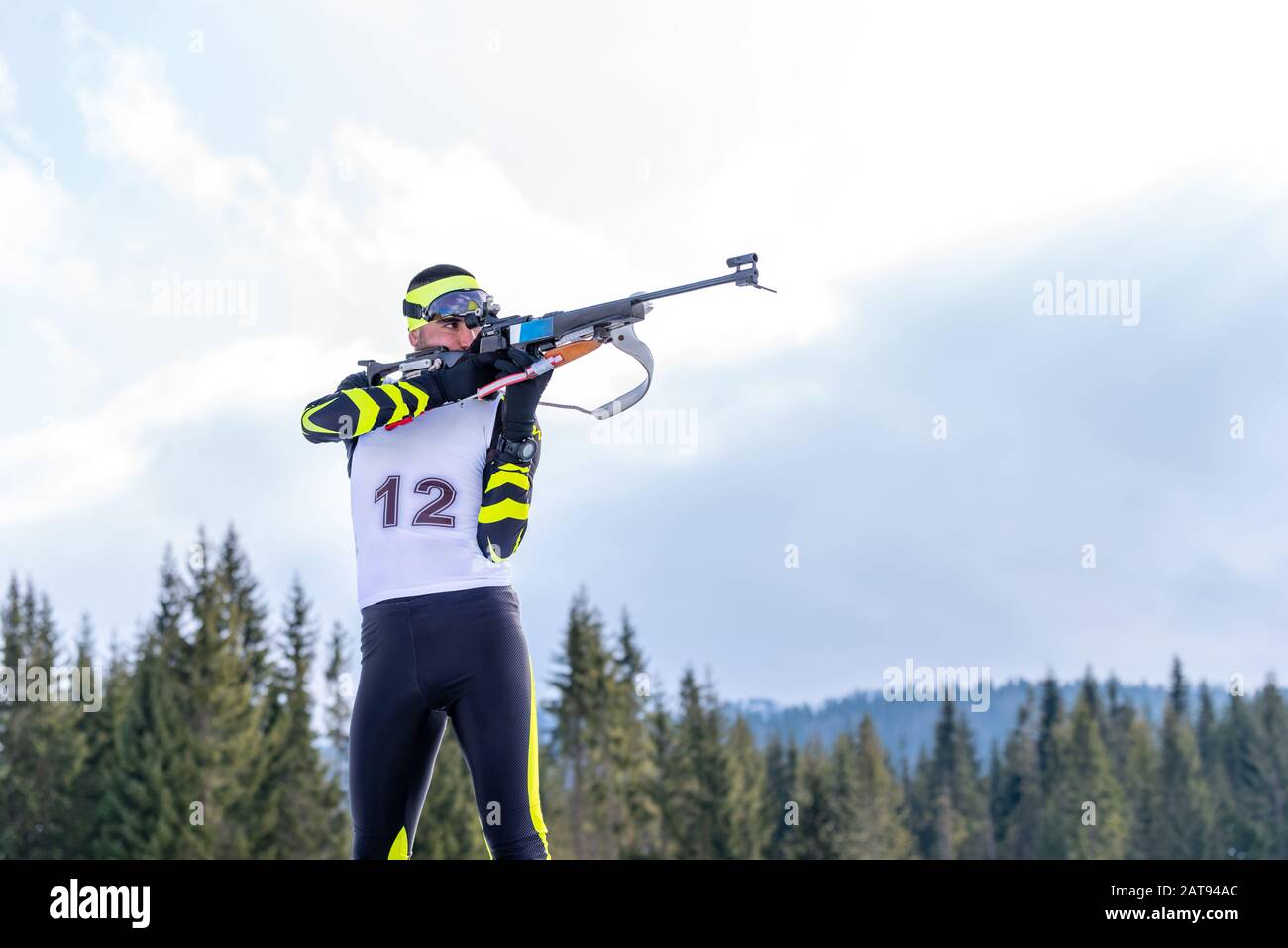 Biathlon biathlete shooting rifle target hi-res stock photography and ...