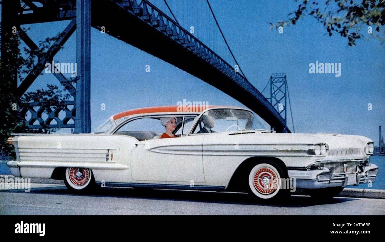 OLDSMOBILE 1958 Starfire coupe Stock Photo - Alamy
