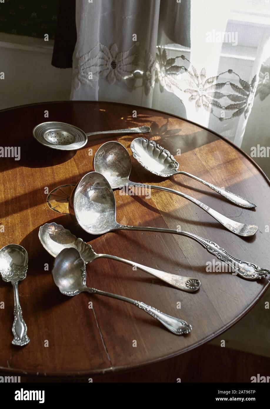 Silverware store hi-res stock photography and images - Alamy