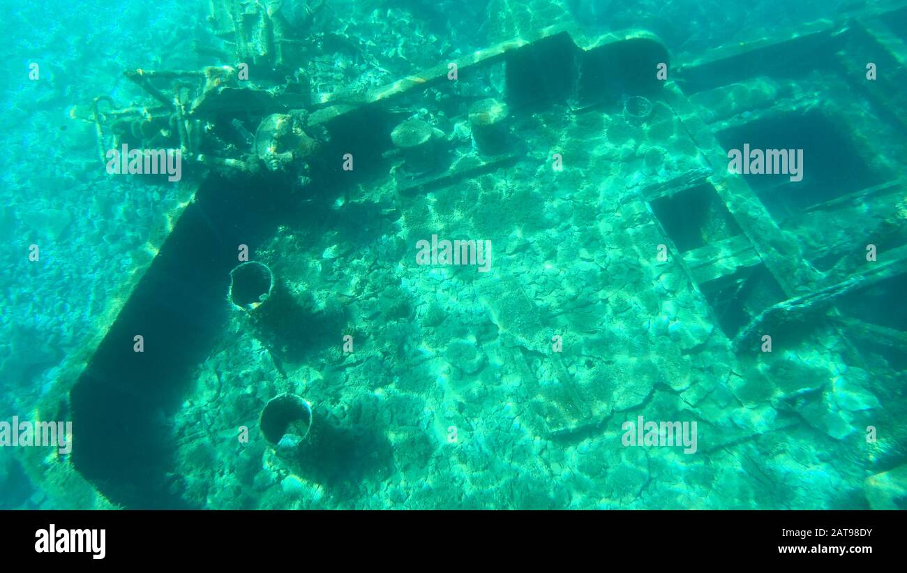 Sunken boat ship underwater hi-res stock photography and images - Alamy