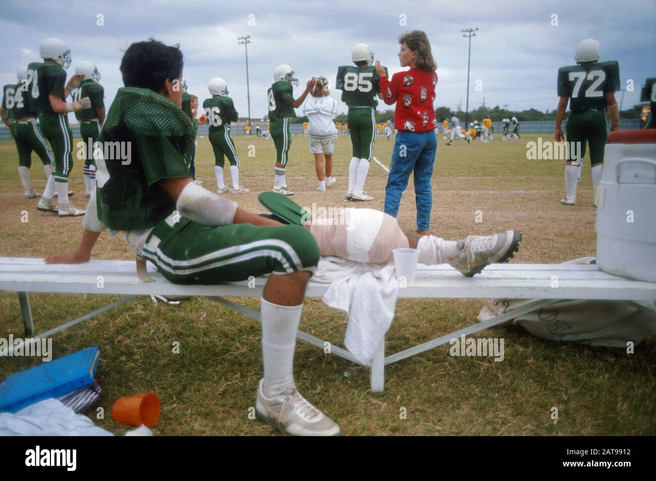 Junior high football hi-res stock photography and images - Alamy