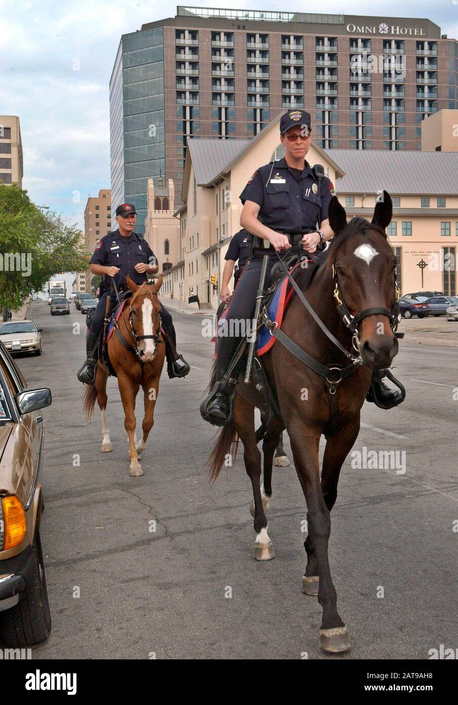 Police officers horses hi-res stock photography and images - Alamy