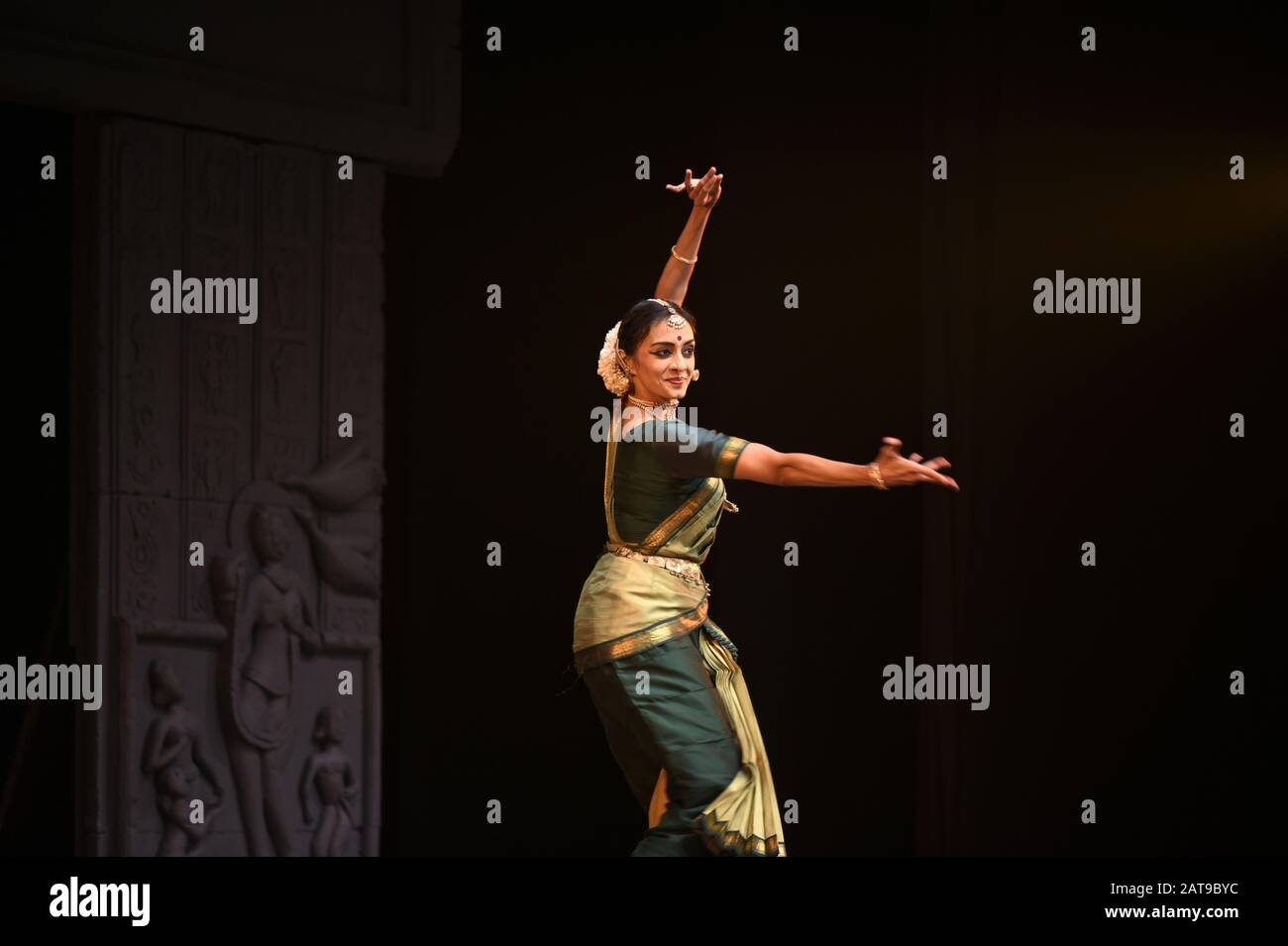 Bharatanatyam dancer lakshmi parthasarathy athreya hi-res stock ...