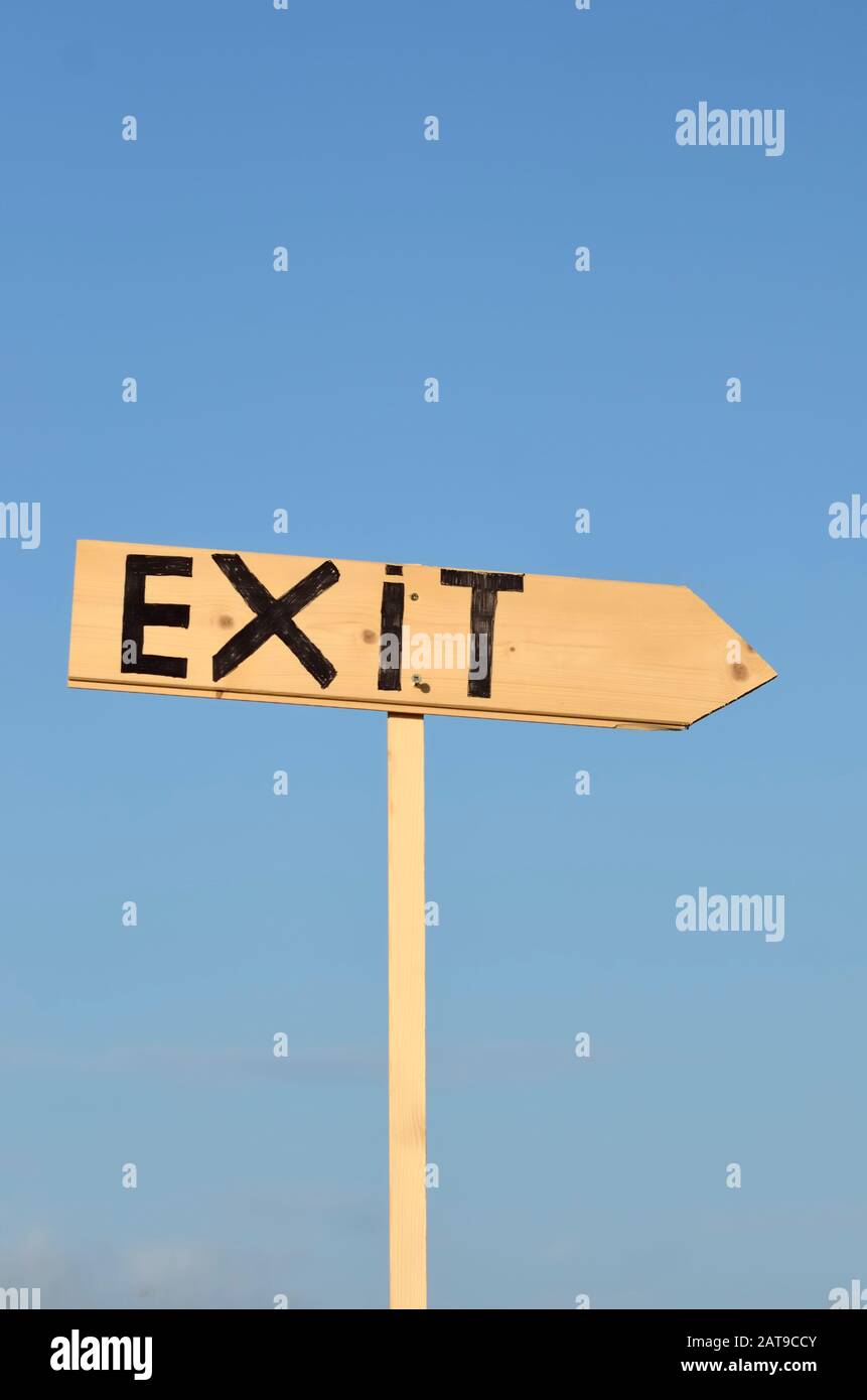 Exit sign arrow symbol hi-res stock photography and images - Alamy