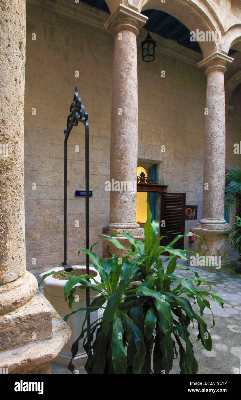 Cuba, Havana, Palacio del Segundo Cabo, patio Stock Photo - Alamy