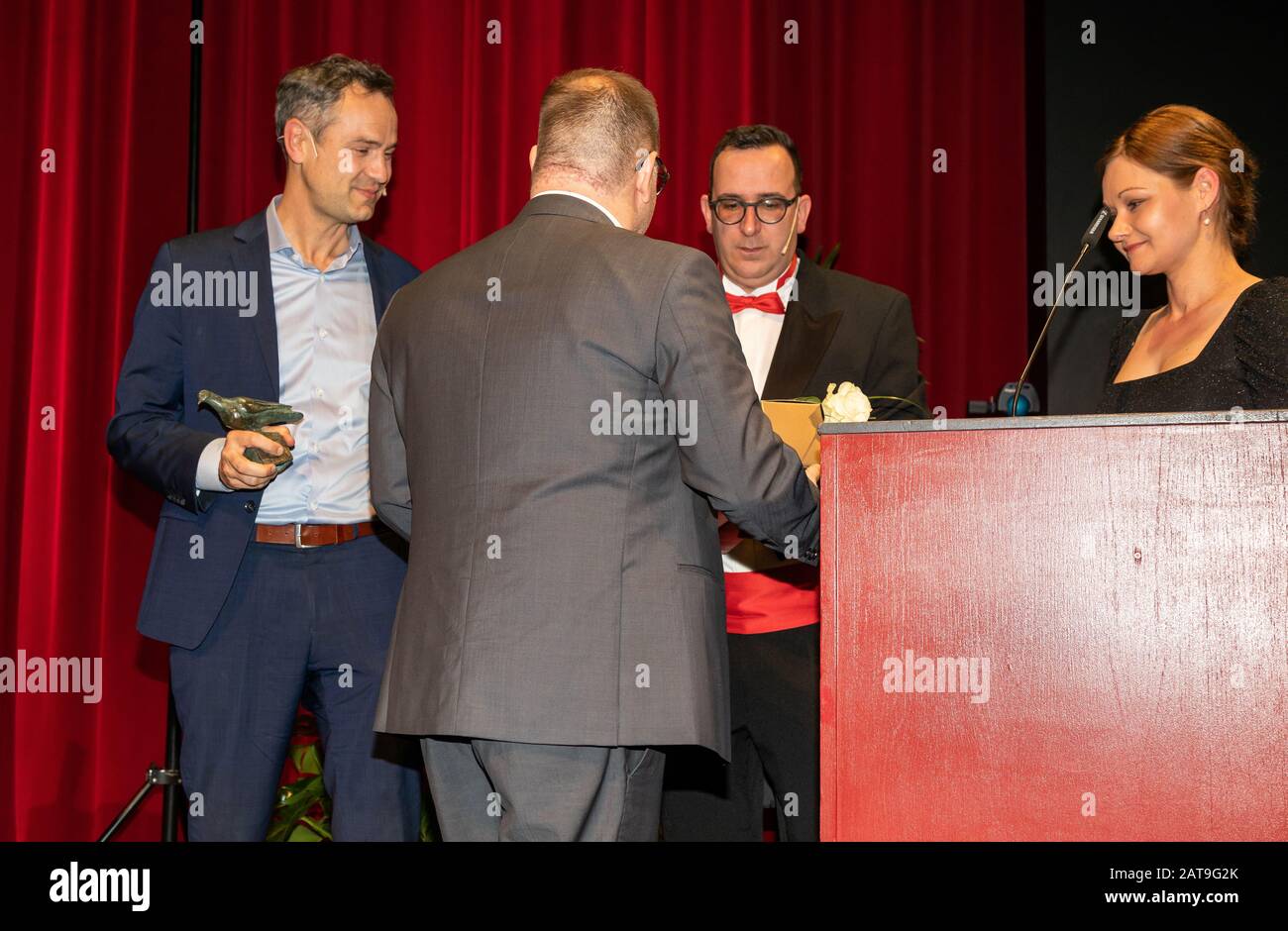 Johannes Wenzel, Daniele Ganser,Julia Szarvasy und David Vandeven bei ...